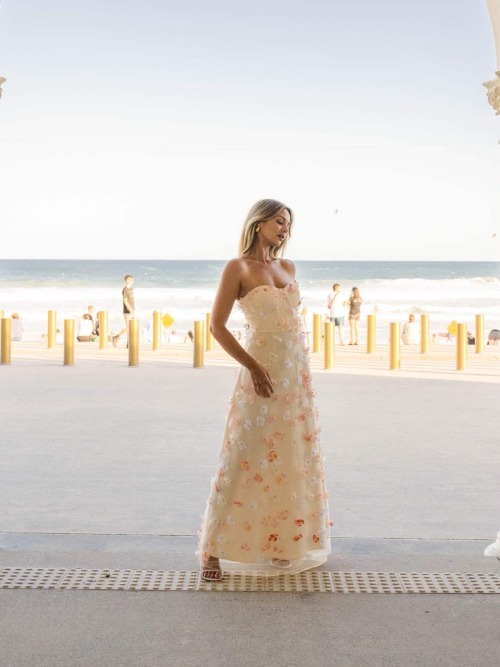 Elliatt | Dresses | Elliatt Livia Cream 3d Floral Applique Strapless ...